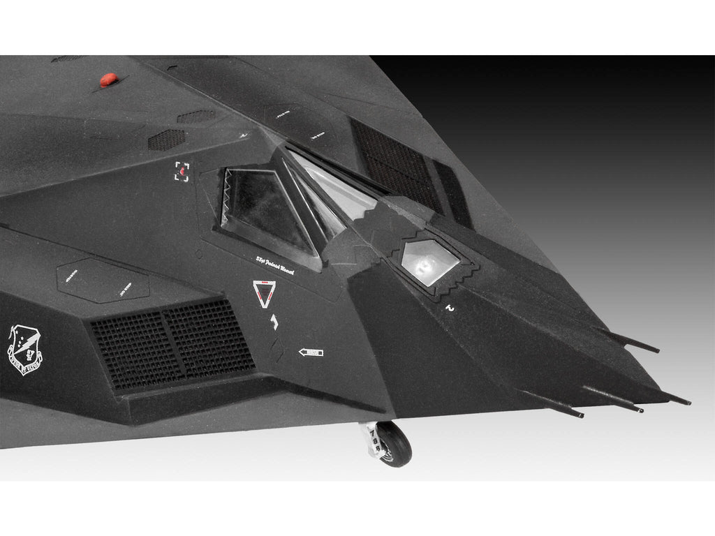 Revell 03899 - 1/72 Lockheed Martin F-117A Nighthawk Stealth Fighter ...